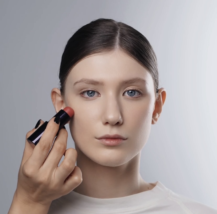 90's Vibe — учимся делать макияж с VISAGEHALL